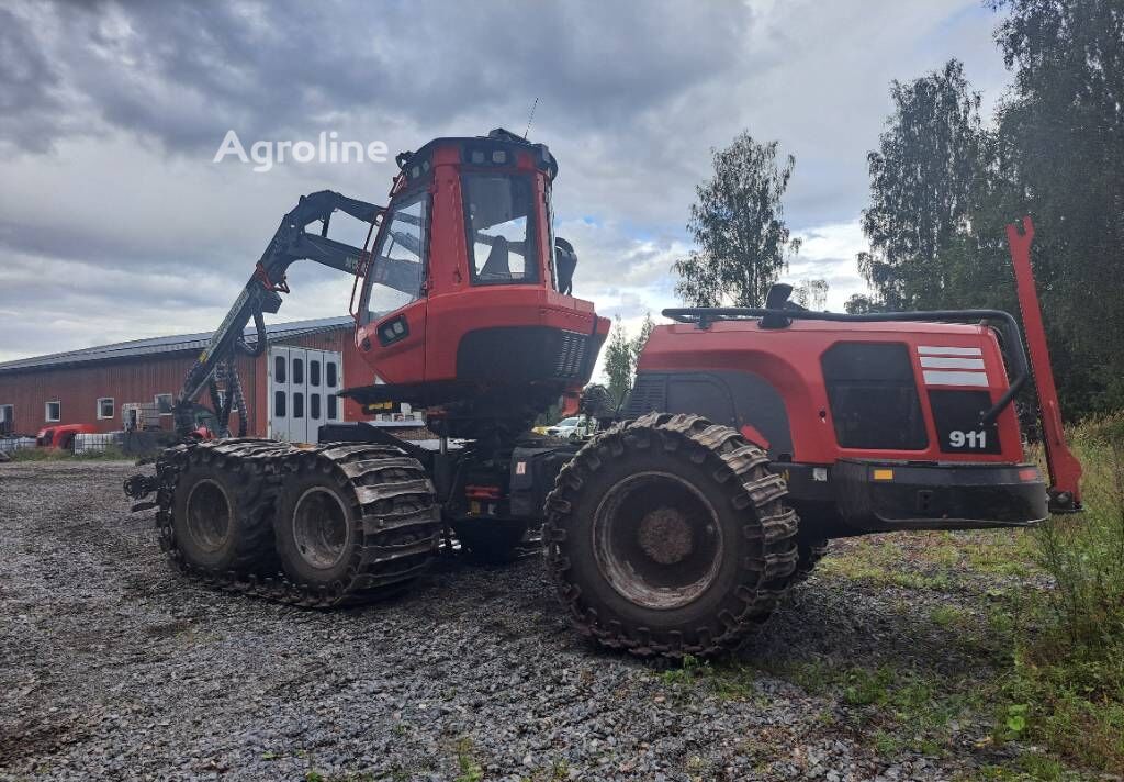 Komatsu 911 harvester