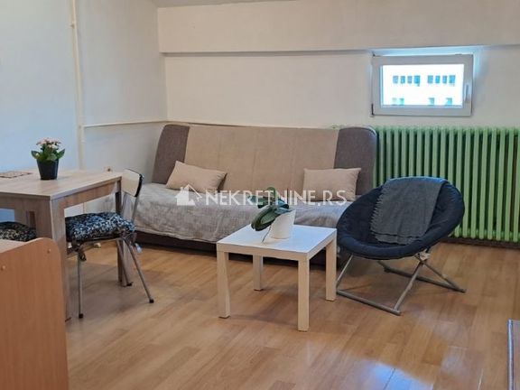 Bulevar oslobođenja, Novi Sad - Garsonjera sa galerijom