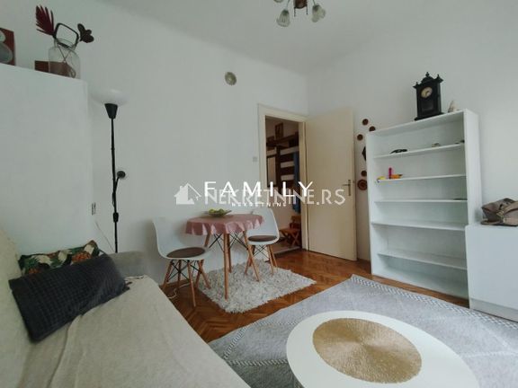 Izdajem kompletno namešten stan – 270€ mesečno