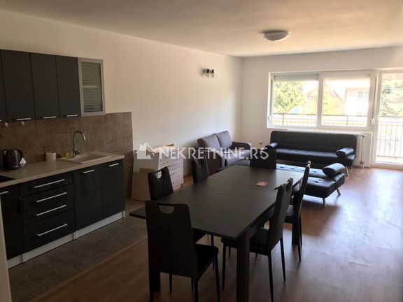 Komforni troiposobni stanovi, renovirani i namešteni - Voždovac