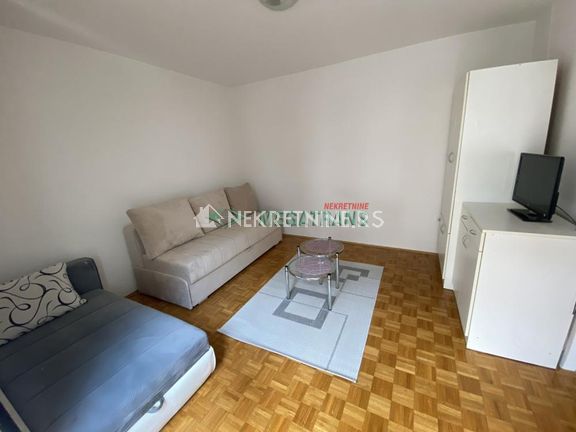 Garsonjera, centar, Vojvode Bojovića 32m2 ID#1798