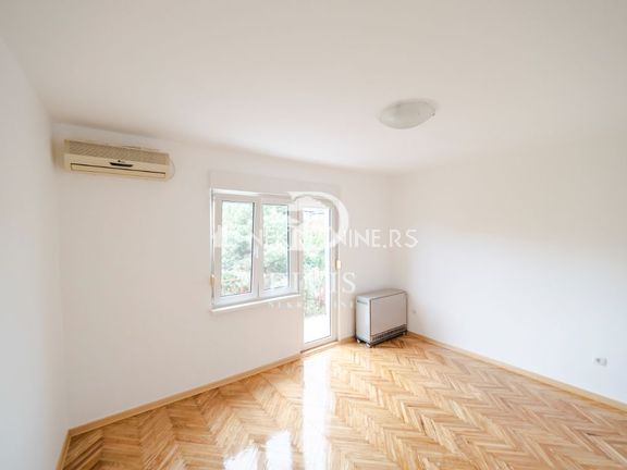 Renoviran dvosoban stan na Senjaku, 66m2