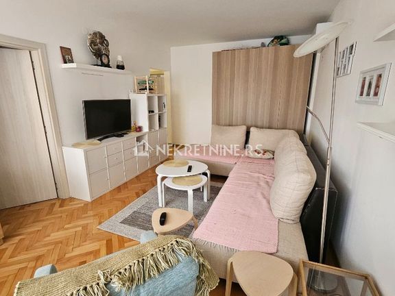 PRODAJEM STAN U CENTRU KRAGIJEVCA, LUX