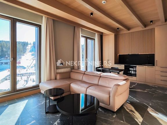 Apartman na šetalištu, pogled na ski stazu