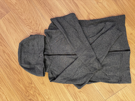 lululemon sivi duks