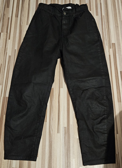 Zanimljive pantalone Zara vel.34