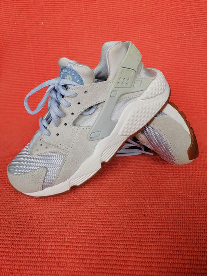 NIKE HUARACHE RUN l patike br 36,5