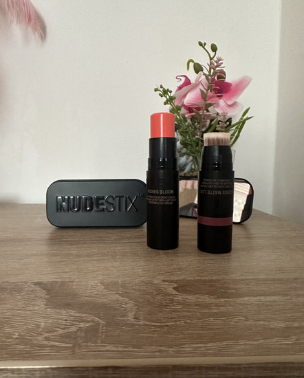 Dva NudeStix rumenila/karmin/senka sa četkicom