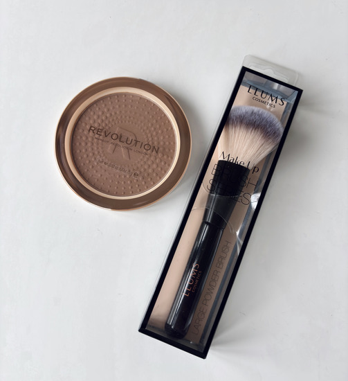 REVOLUTION Mega bronzer + Llums cetka