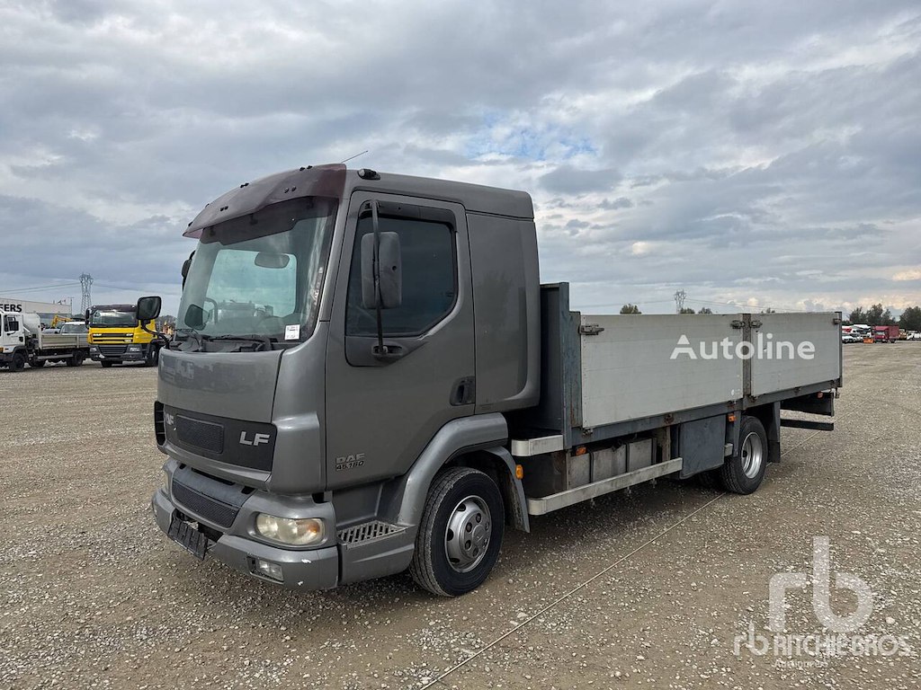 Prodaje se DAF LF 45.180 kamion s ravnom platformom na aukciji