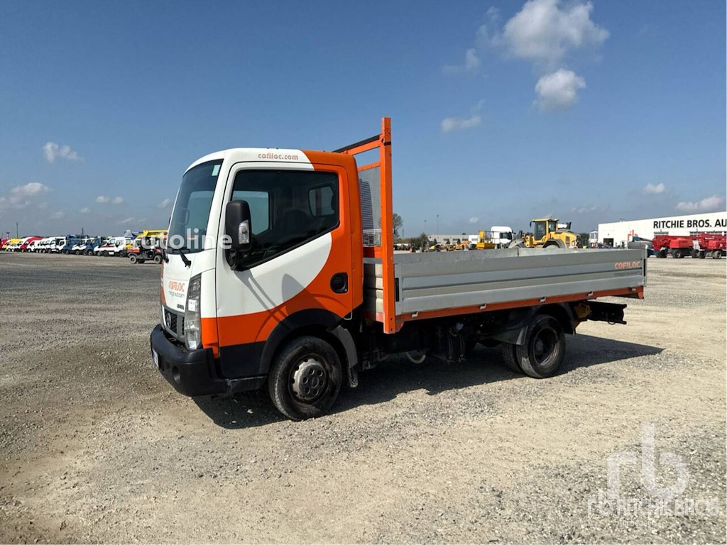 Prodaje se Nissan CABSTAR NT400 kamion s ravnom platformom na aukciji