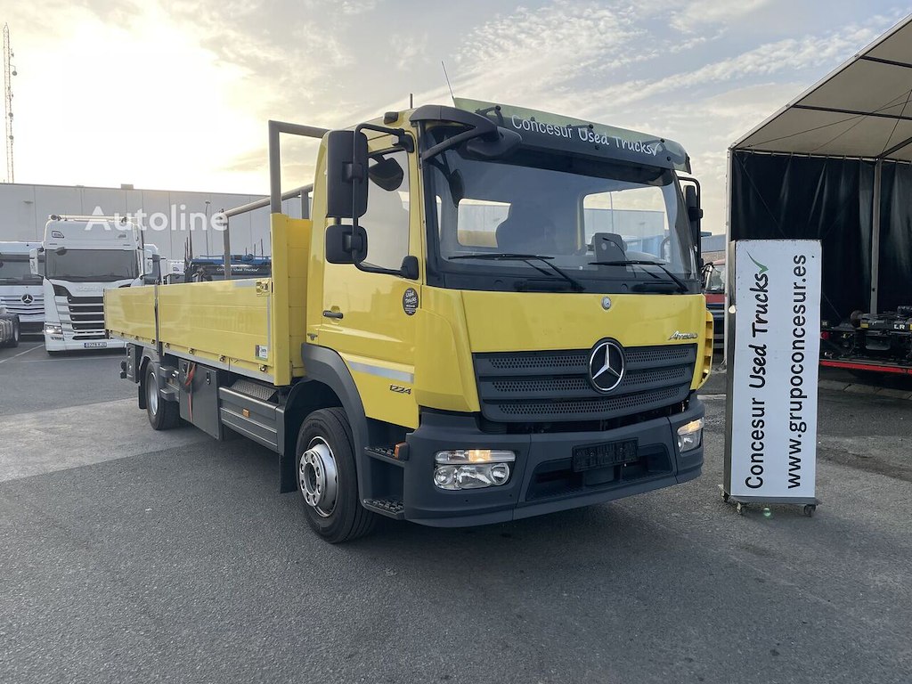 Mercedes-Benz Atego kamion s ravnom platformom