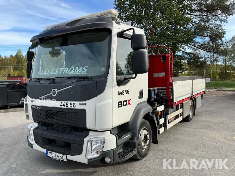 Prodaje se Volvo FL240 kamion s ravnom platformom na aukciji
