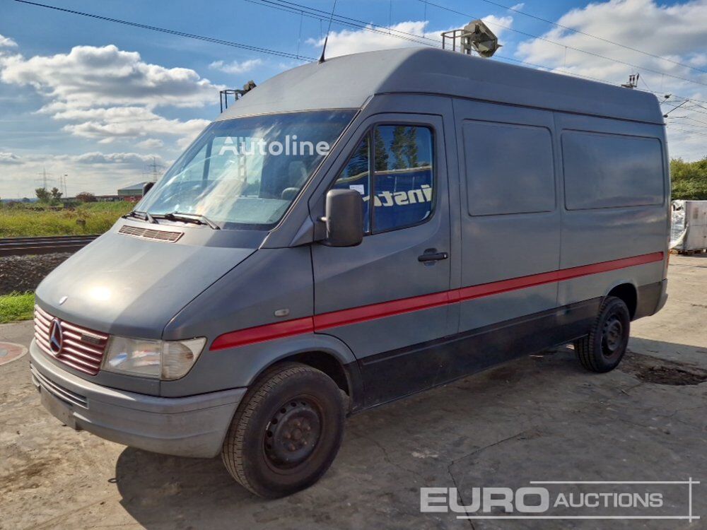 Prodaje se Daimler 903 KA kamion s ravnom platformom < 3.5t na aukciji