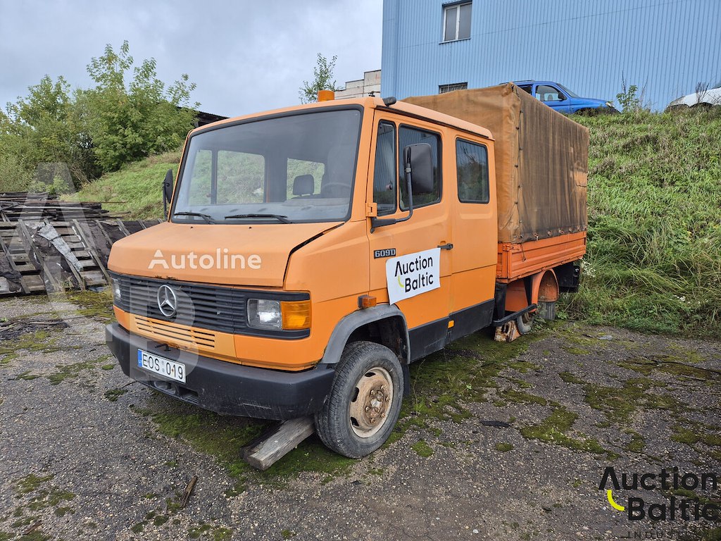 Prodaje se Mercedes-Benz 609 D kamion s ceradom na aukciji