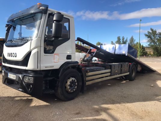 IVECO 180E šlep auto