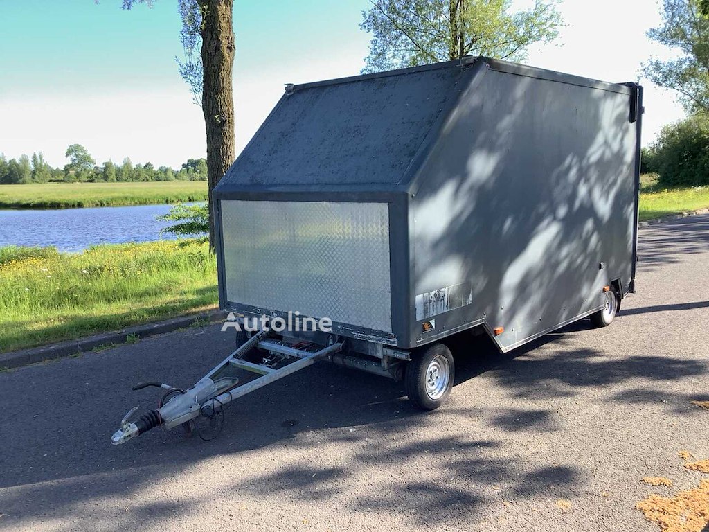 Prodaje se markavan prikolicu furgon na aukciji