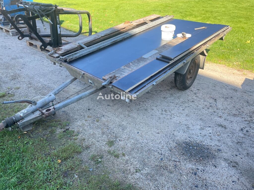 Prodaje se Gisebo 750/3 prikolicu platformu na aukciji