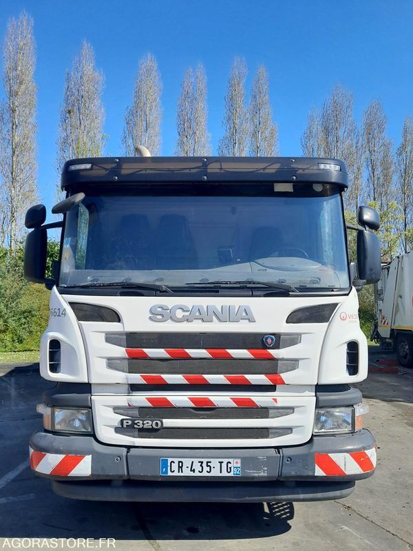 Prodaje se Scania PRG230-32 kamion za smeće na aukciji