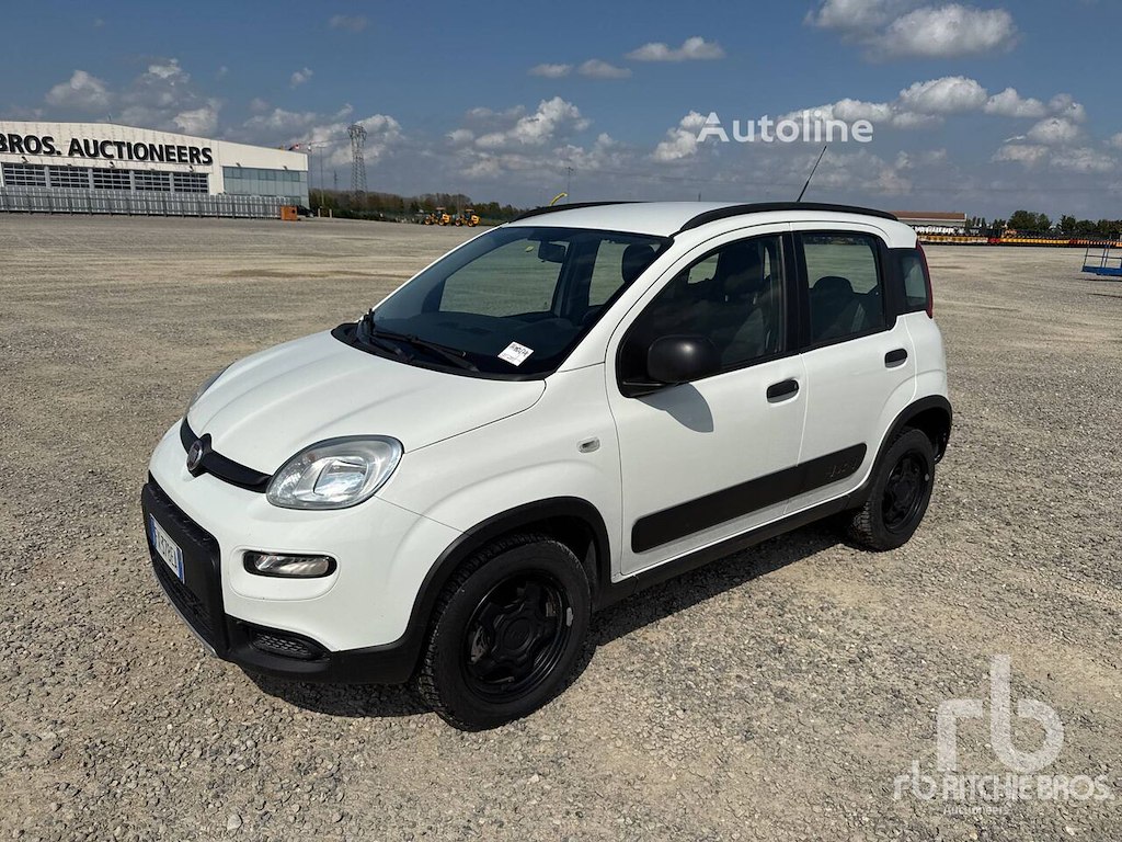 Prodaje se Fiat PANDA krosover na aukciji