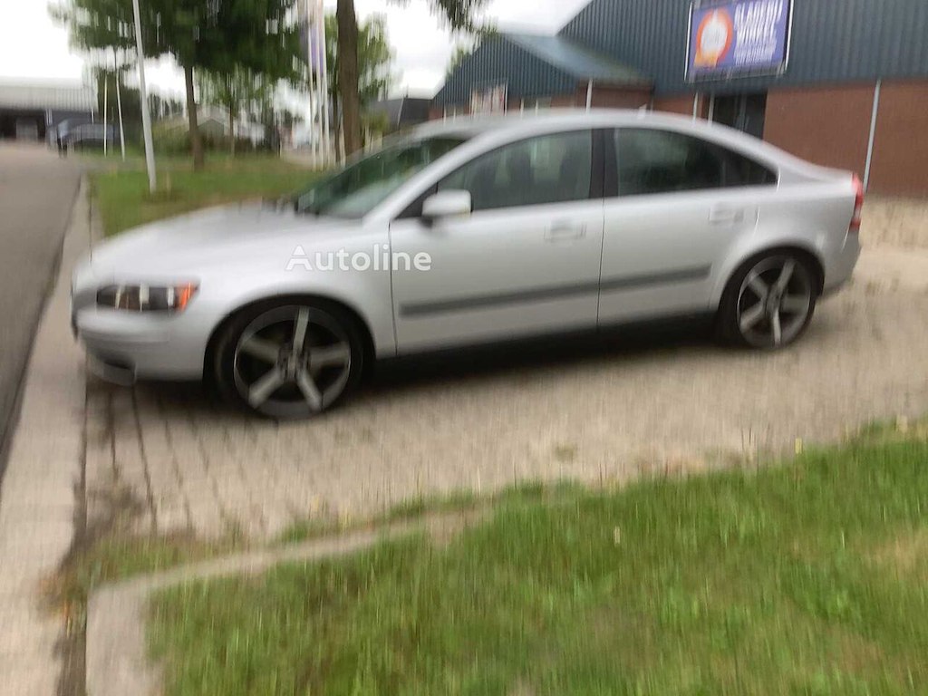 Prodaje se Volvo S40 2.4 sedan na aukciji