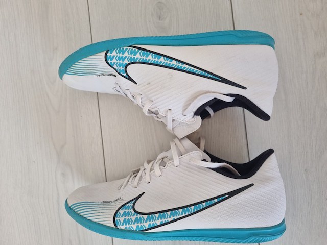 Nike patike za fudbal 39 broj
