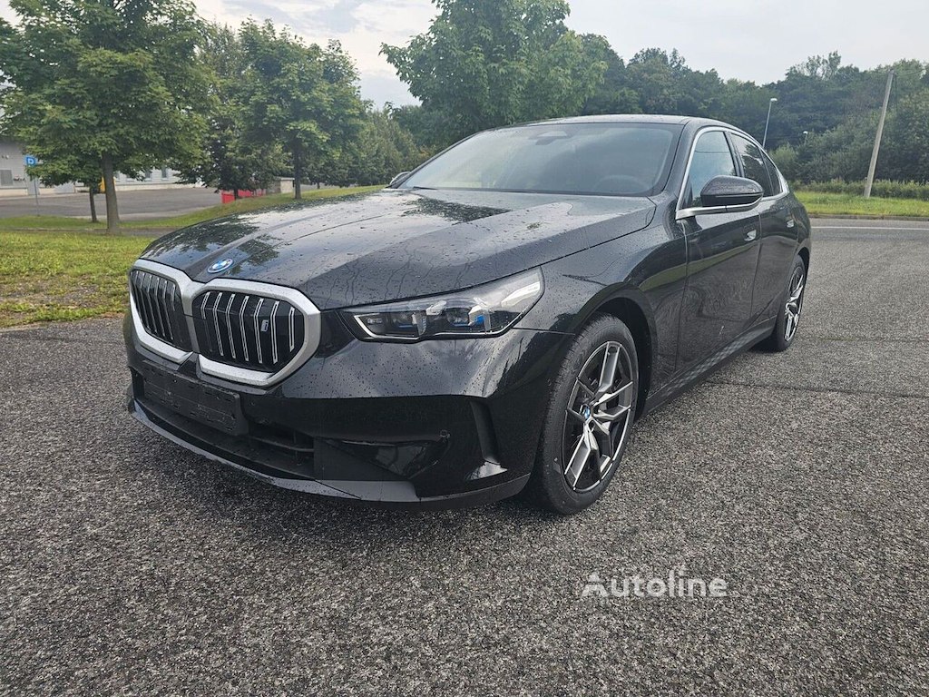 BMW i5 xDrive40 automobil