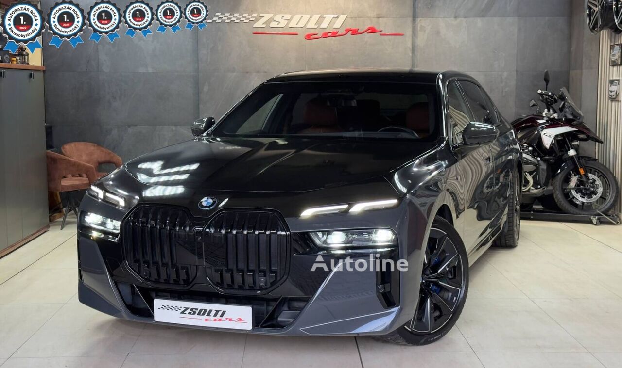 BMW i7 automobil