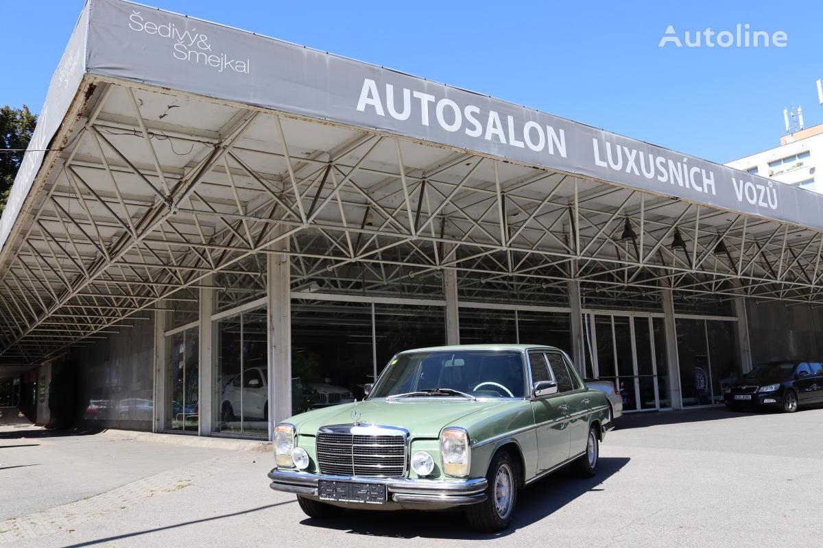 Mercedes-Benz W115 230.4 manuál automobil