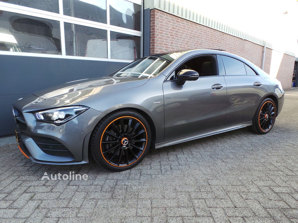 Mercedes-Benz CLA-klasse 220 4MATIC AMG Orange Art Edition Pano,Burmester,Stoe automobil