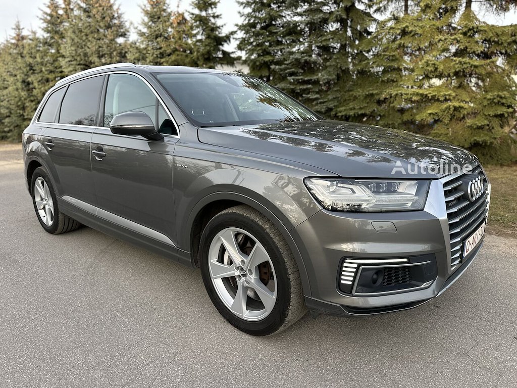Audi Q7 automobil