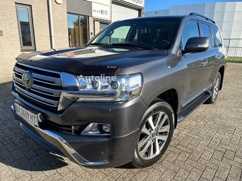 Toyota Land Cruiser V8 LAND CRUISER 200 V8 + CAMERA 360 + FRIDGE + DIES automobil