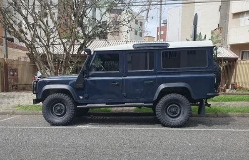Land Rover Defender 110 automobil