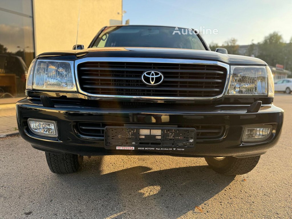 Toyota Land Cruiser automobil