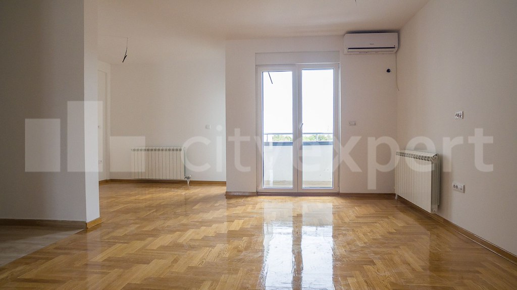 Stan za prodaju BEZ PROVIZIJE - Trosoban, 84m², Cara Dušana, Zemun - 239000€