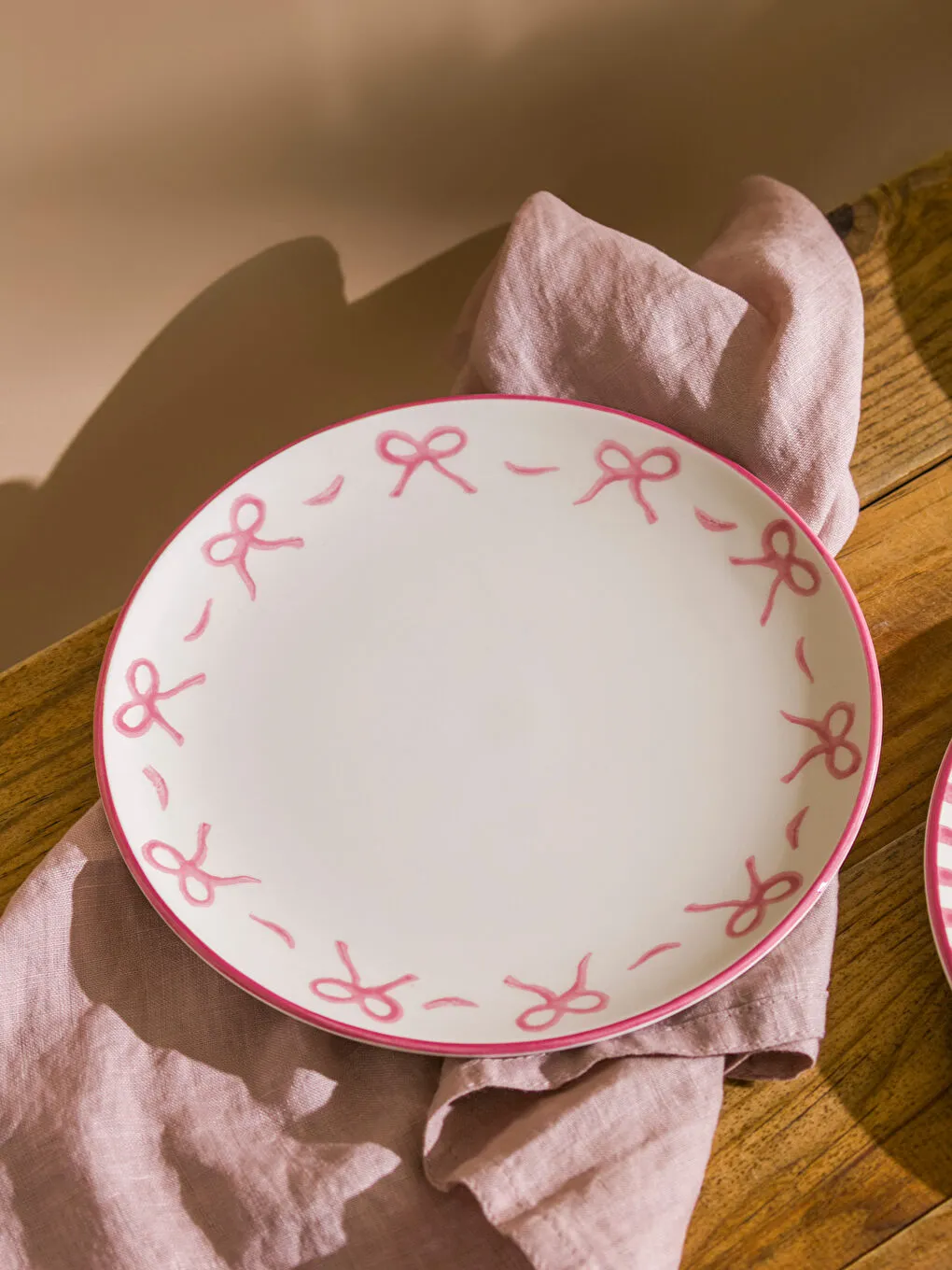 LCW HOME Štampani Keramički Tanjir Za Tortu Sa Mašnom Pakovanje Od 4 Komada 21 Cm