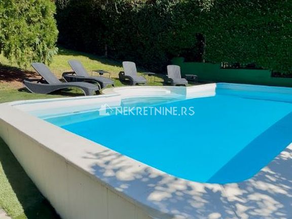 Modern-peaceful with private yard, pool & beach