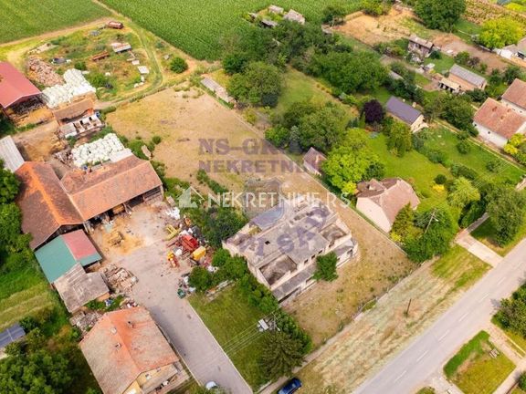 Odličan plac u Čeneju, 2700m2