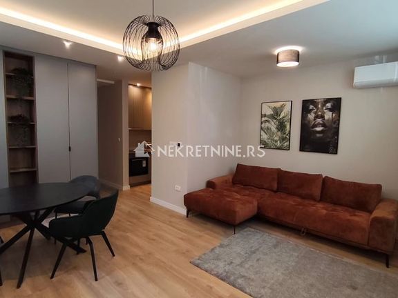 Lux, 62m,nov, Zemun