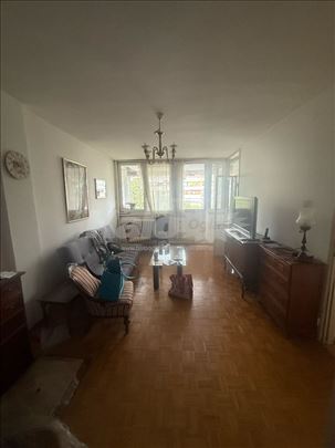 Renoviran stan na odlicnoj lokaciji, 21. blok