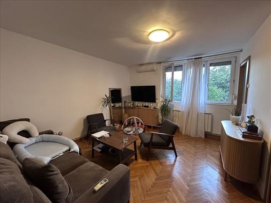 Kompletno renoviran
