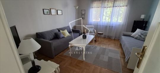 Idealna lokacija, mereno 50m2, sa velikom lođom ID