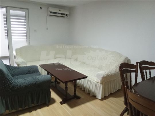Izdajem 78m2, stan u kući, kod Grand kafe, Ledine