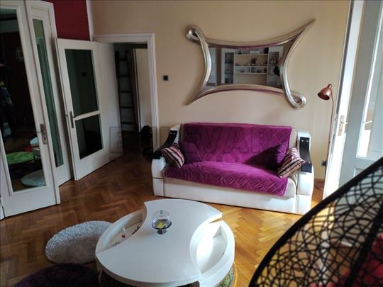 Izdaje se odličan stan u centru grada, 70m2