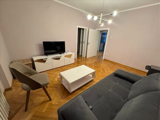 Hram, renoviran, komforan, parking, ID 24865