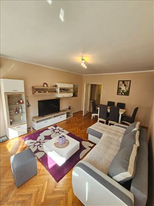 Blok 33, renoviran, funkcionalan, ID 24864
