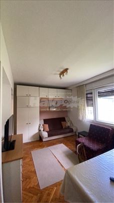 Stan kod Bogoslovije / vrh Karaburme