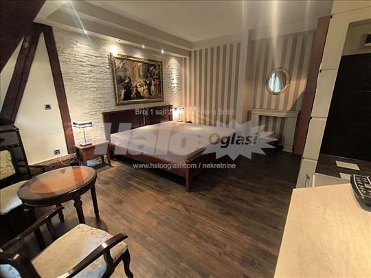 Stevana Sremca, Atelje 212, namešten