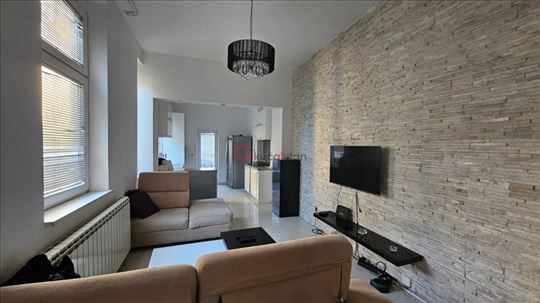 Bright 2br Flat near Parliament