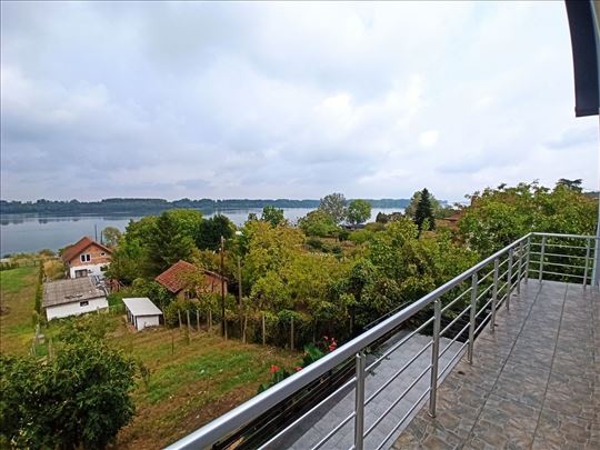 Jugovo – LUX kuća sa pogledom na Dunav, 7 ari plac